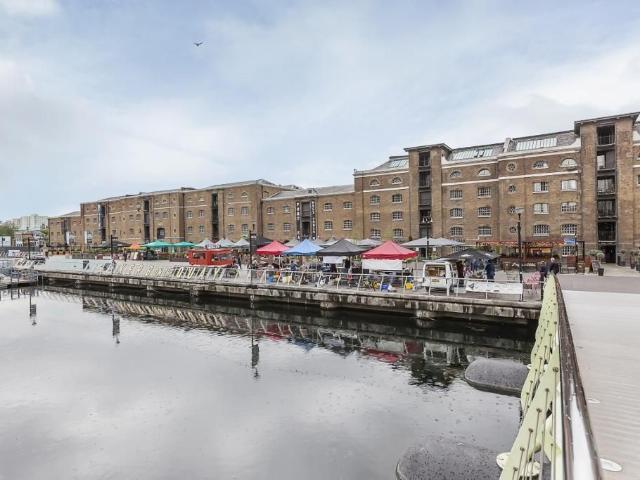 Block B, Port East Apartments, 20 Hertsmere Road, West India Quay, Westferry, Heron Quay, London E14, 1 bed flat to rent, £2,362 pcm | PrimeLocation