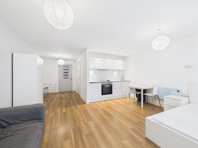 Block B, Wolstenholme Square, Liverpool L1, Studio to rent, £750 pcm | PrimeLocation