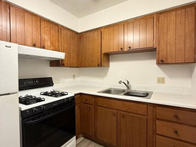 Blondo Plaza 1 Bedroom Apartment for Rent at 8002 Blondo St, Omaha, NE 68134 Benson Gardens