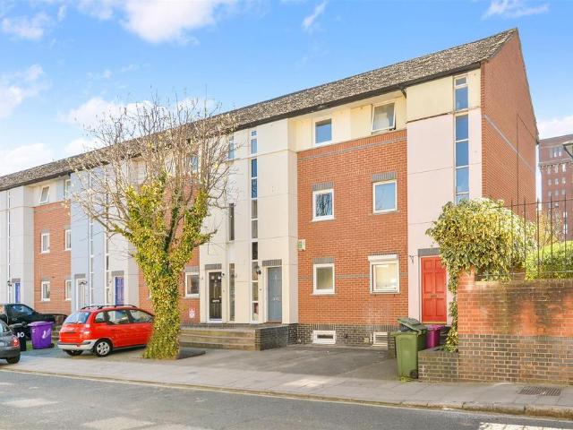 Blondin Street, London 4 bed terraced house to rent £4,250 pcm £981 pw