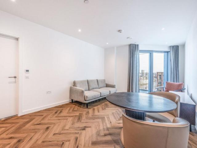 Bloom West, Nine Elms, Nine Elms. 2 bed flat to rent £4,445 pcm £1,026 pw