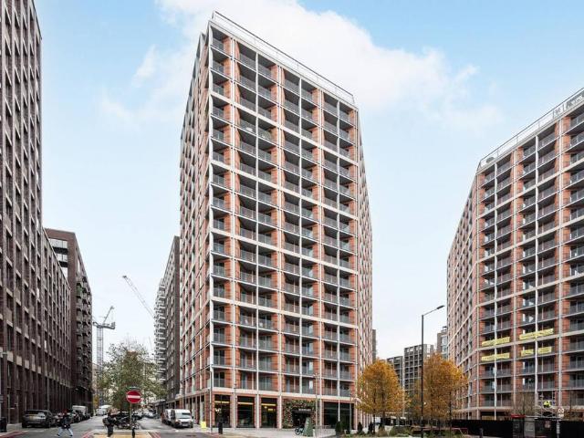 Bloom East, Nine Elms, Nine Elms. 3 bed flat to rent £5,575 pcm £1,287 pw