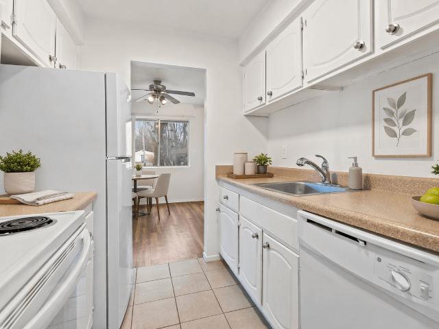 Bloomfield On The Green 1 Bedroom Apartment for Rent at 2510 Woodrow Wilson Blvd, Orchard Lake Village, MI 48324 West Bloomfield