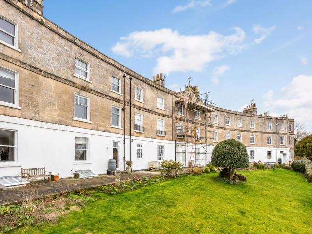 Bloomfield Crescent Bath BA2 3 bed townhouse to rent £2,250 pcm £519 pw