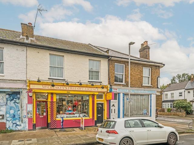 Bloomfield Road, Kingston Upon Thames KT1, 2 bed flat to rent, £1,750 pcm | PrimeLocation