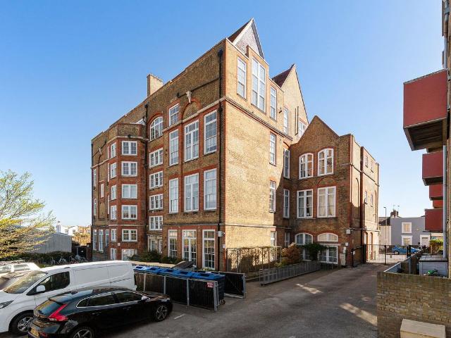 Bloomfield Road, London SE18, 1 bed flat to rent, £1,500 pcm | PrimeLocation