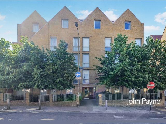 Bloomfield Road, London SE18, 2 bed flat to rent, £1,850 pcm | PrimeLocation