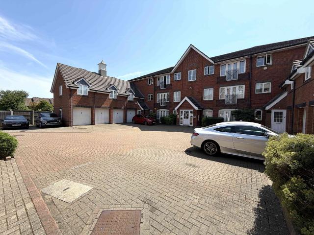 Bloomsbury Close, Mill Hill NW7, 1 bed flat to rent, £1,603 pcm | PrimeLocation
