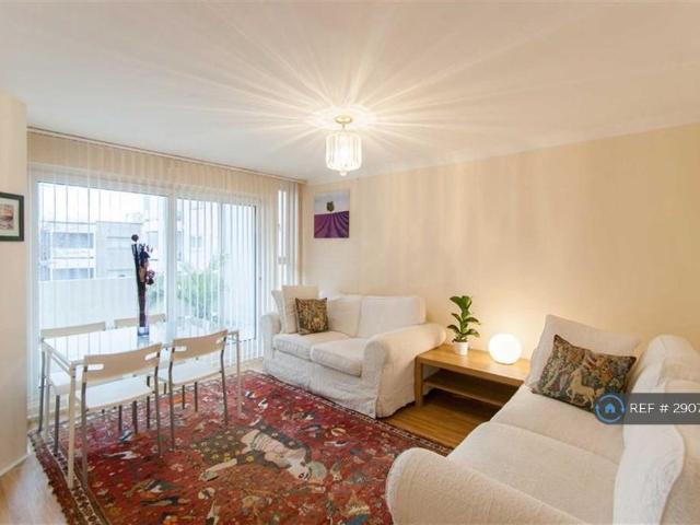 Bloomsbury Close, London, W5 3 bed flat to rent £2,650 pcm £612 pw