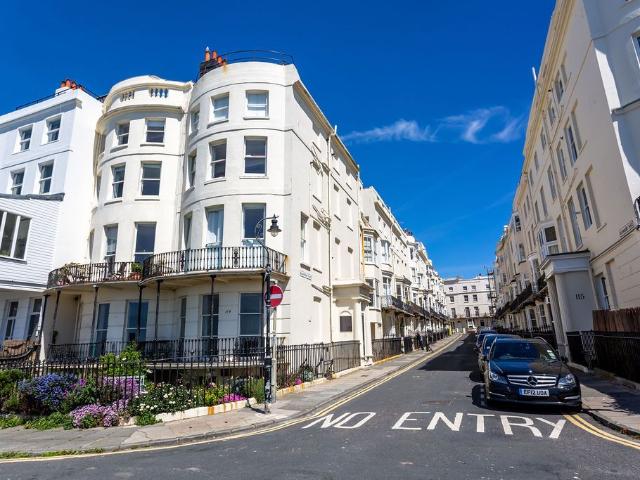 Bloomsbury Place, Brighton BN2, 2 bed flat to rent, £1,825 pcm | PrimeLocation