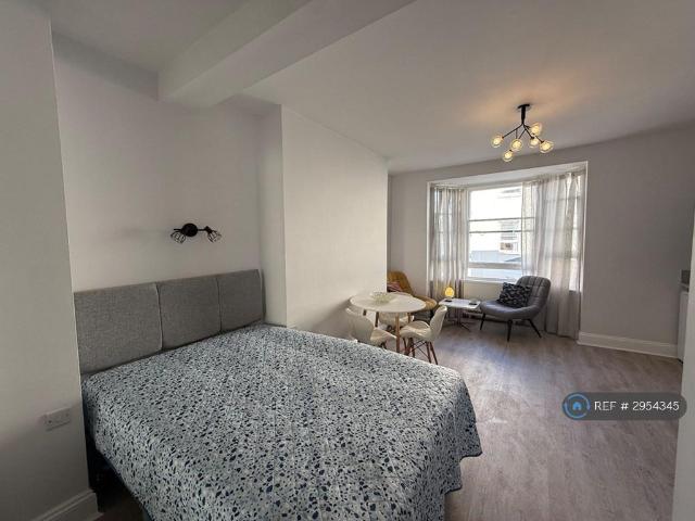 Bloomsbury Place, Brighton, BN2 Studio to rent £1,150 pcm £265 pw