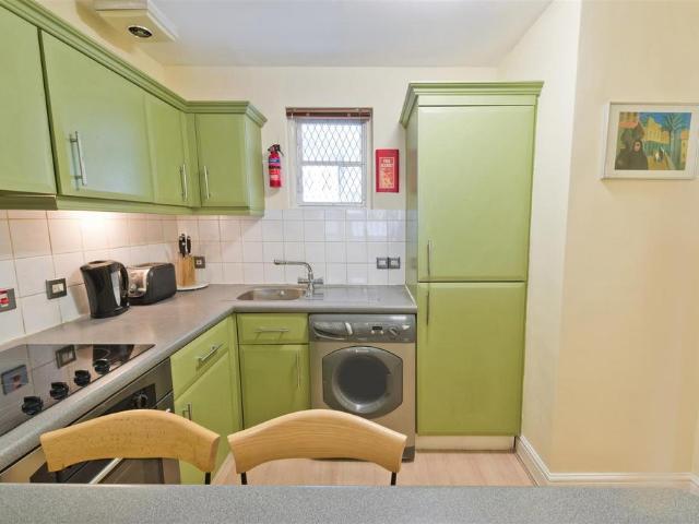 Bloomsbury Street, London WC1B 1 bed apartment to rent £2,383 pcm £550 pw