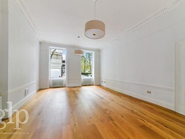 Bloomsbury Square, Bloomsbury, WC1A 3 bed apartment to rent £5,850 pcm £1,350 pw