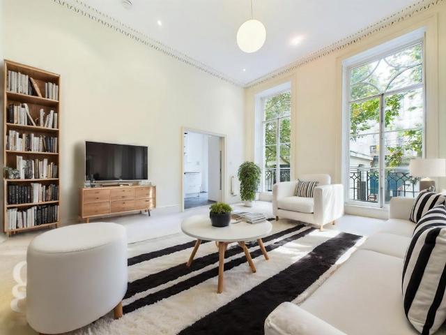 Bloomsbury Square, Bloomsbury, WC1A 1 bed apartment to rent £3,142 pcm £725 pw