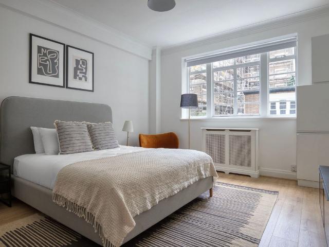 Bloomsbury WC1H, Studio to rent, £2,900 pcm | PrimeLocation