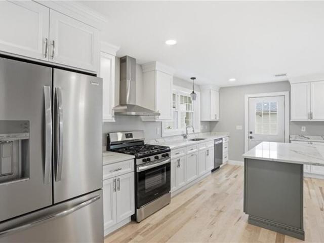 Bloor St, Warwick, Home For Sale