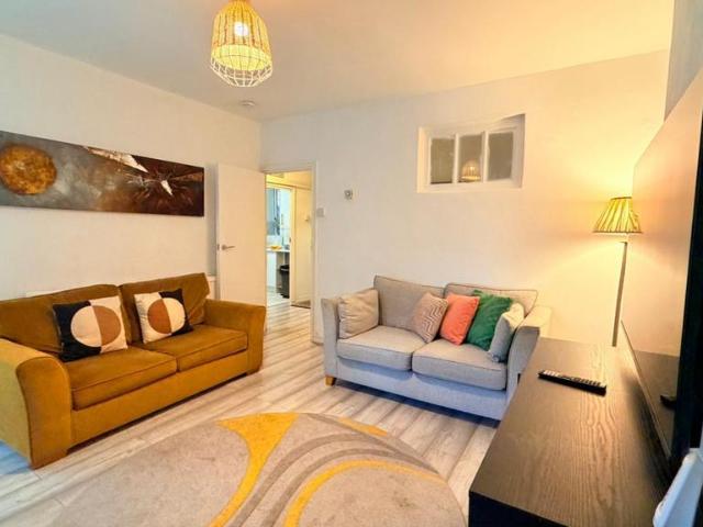 Blaxland House, White City, W12 2 bed flat to rent £2,200 pcm £508 pw