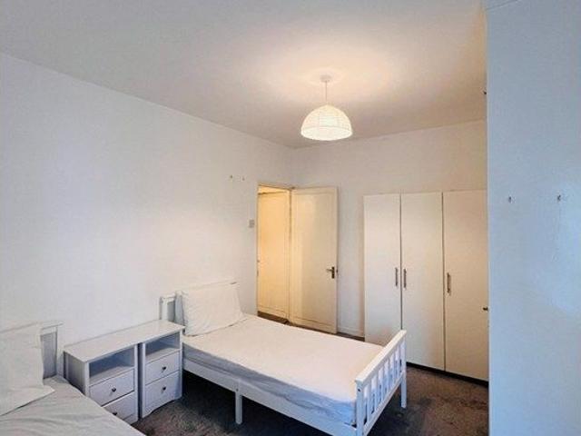Blaxland House, London W12, Room to rent, £950 pcm | PrimeLocation