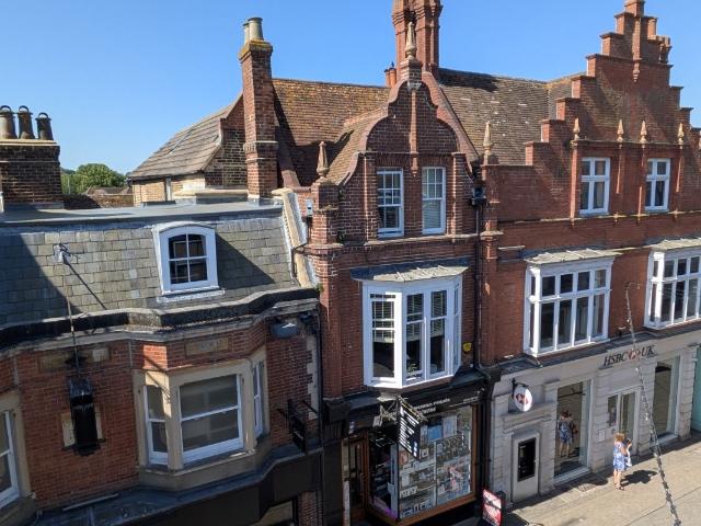 Black Horse Way, Horsham RH12, 2 bed flat to rent, £1,950 pcm | PrimeLocation