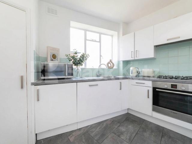 Black Katz are proud to offer this spacious one bedroom apartment in West Hampstead
