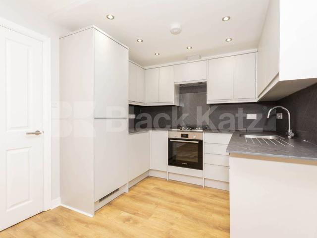 Black Katz is proud to offer this superb two bedroom garden flat finished to a high standard