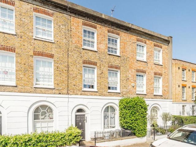 Black Lion Lane, London W6 2 bed flat to rent £3,000 pcm £692 pw