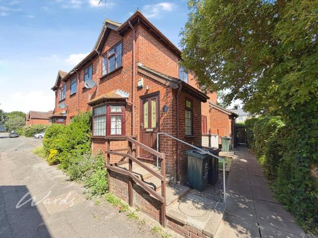 Blackmans Close Dartford DA1 1 bed semi detached house to rent £1,325 pcm £306 pw