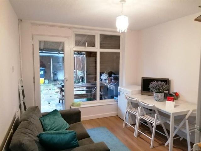 Blackmead Room to let with en suite