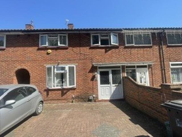 Blackmore Crescent, Woking, Surrey GU21, Room to rent, £735 pcm | PrimeLocation