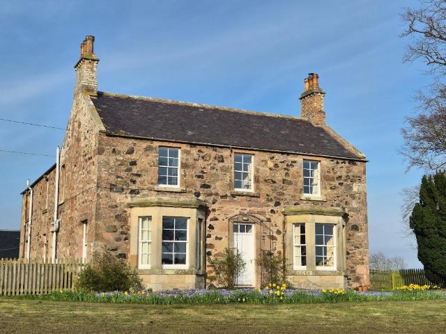 Blackburn Farmhouse, Chirnside. 5 bed farm house to rent £2,400 pcm £554 pw