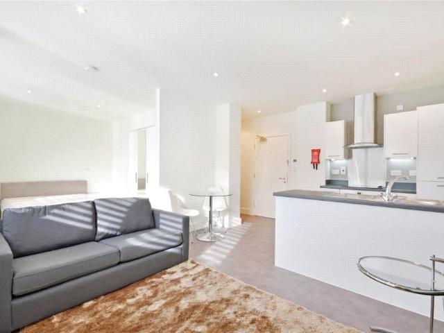 Blackburn Road, West Hampstead, NW6 Studio to rent £1,755 pcm £405 pw