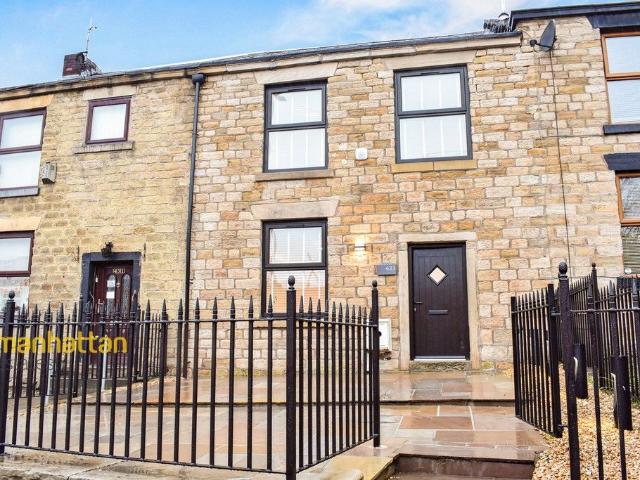 Blackburn Road, Astley Bridge, Bolton BL1, 4 bed cottage to rent, £1,800 pcm | PrimeLocation