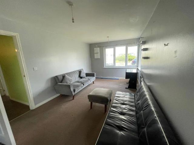 Blackburn Way TW4, 2 bed flat to rent, £1,800 pcm | PrimeLocation