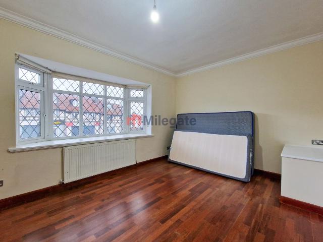 Blackbird Hill, London NW9, 3 bed maisonette to rent, £1,775 pcm | PrimeLocation