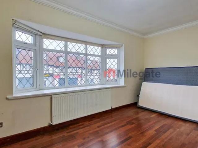 Blackbird Hill, London, NW9 8RS, United Kingdom | 3 bed apartment for rent #139403345 | Rentberry