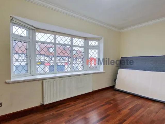 Blackbird Hill, London, NW9 8RS, United Kingdom | 3 bed house for rent #166100169 | Rentberry
