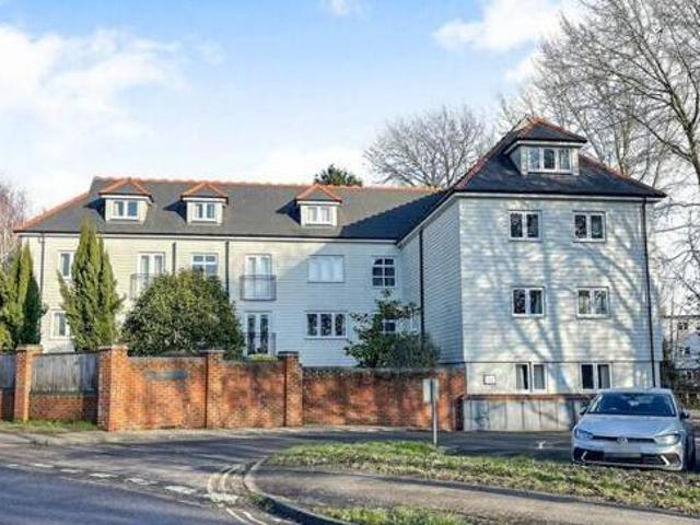 Blackbridge Lane, Horsham, 2 Bedroom Flat