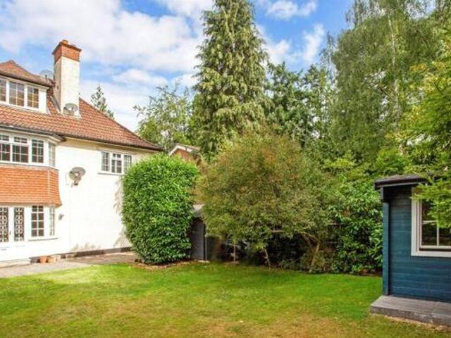Blackdown Avenue, Woking, 2 Bedroom Flat