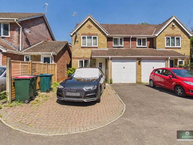 Blackett Road, Maidenbower RH10 3 bed house to rent £1,900 pcm £438 pw