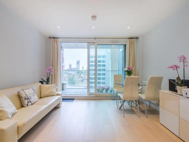 Blackfriars Road, Waterloo, London, SE1 1 bed flat to rent £3,467 pcm £800 pw