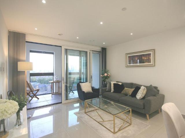 Blackfriars Road, Waterloo, SE1 2 bed flat to rent £4,300 pcm £992 pw