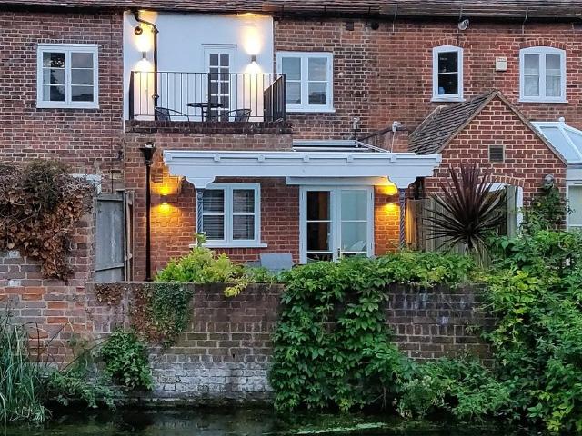 Blackfriars Street, Canterbury, CT1 2 bed house to rent £3,750 pcm £865 pw