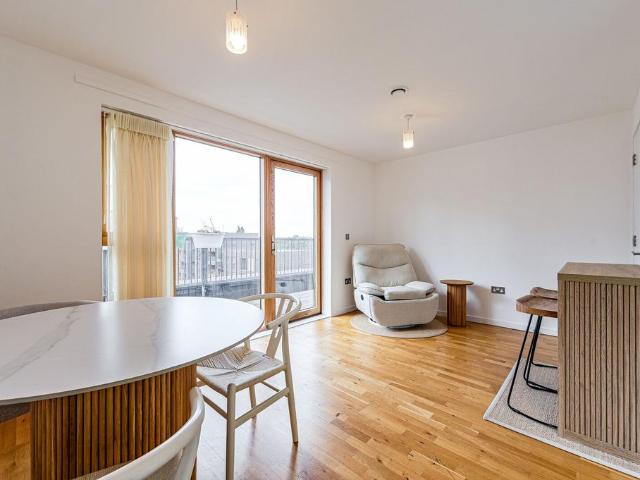 Blackheath Hill, Greenwich, London, SE10 2 bed flat to rent £2,400 pcm £554 pw
