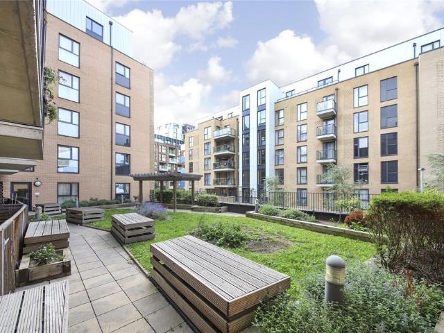 Blackheath Hill, Greenwich 2 bed flat to rent £2,200 pcm £508 pw