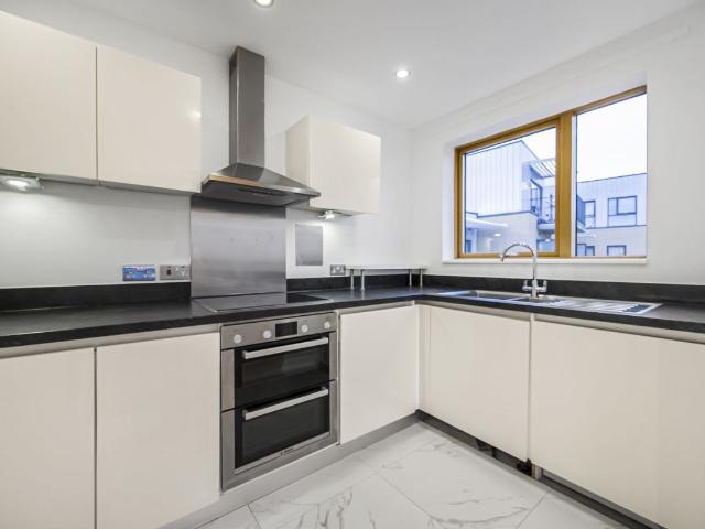 Blackheath Hill, London SE10, 2 bed flat to rent, £2,500 pcm | PrimeLocation