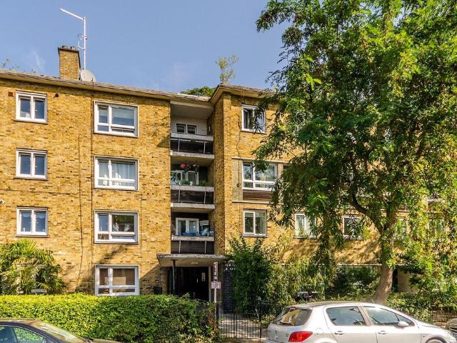 Blackheath, London, SE3 3 bed flat to rent £2,800 pcm £646 pw