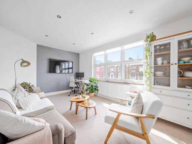 Blackheath Road, Greenwich, London, SE10 1 bed apartment to rent £1,750 pcm £404 pw
