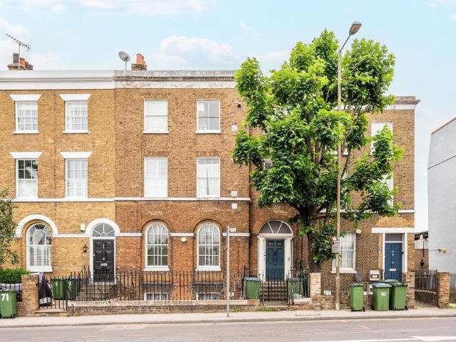 Blackheath Road, Greenwich, London, SE10 2 bed flat to rent £2,100 pcm £485 pw
