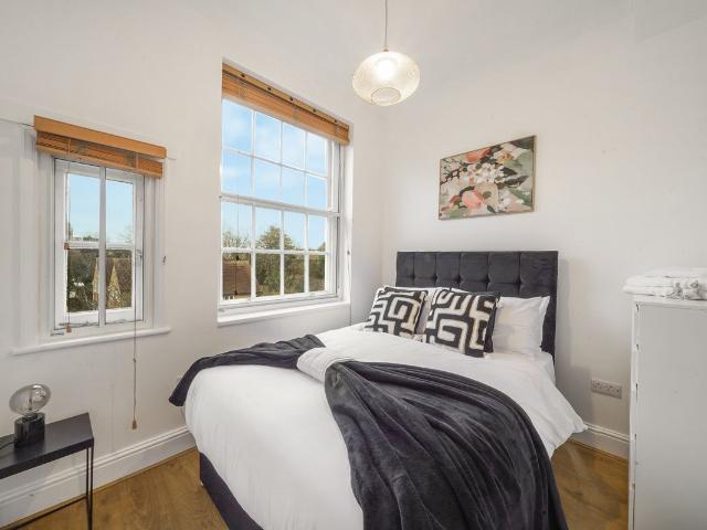 Blackheath Road, Deptford SE10, 2 bed flat to rent, £2,100 pcm | PrimeLocation