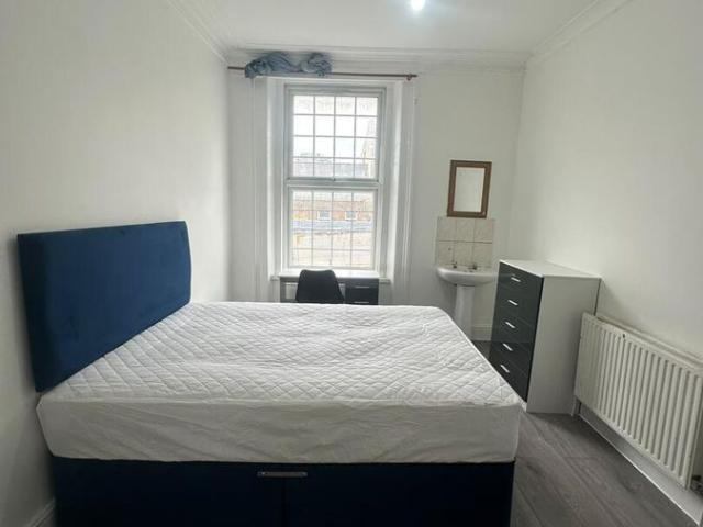 Blackheath Road, London SE10, Room to rent, £950 pcm | PrimeLocation
